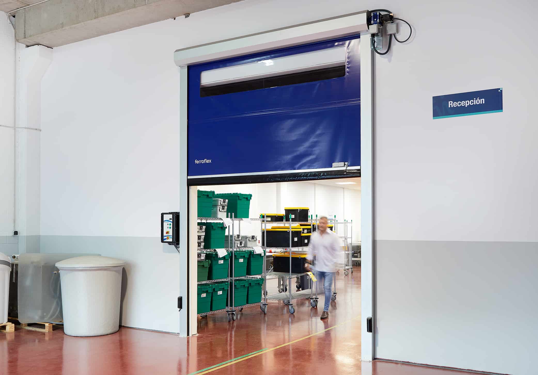 Las mejores puertas rápidas enrollables para fábricas | Ferroflex